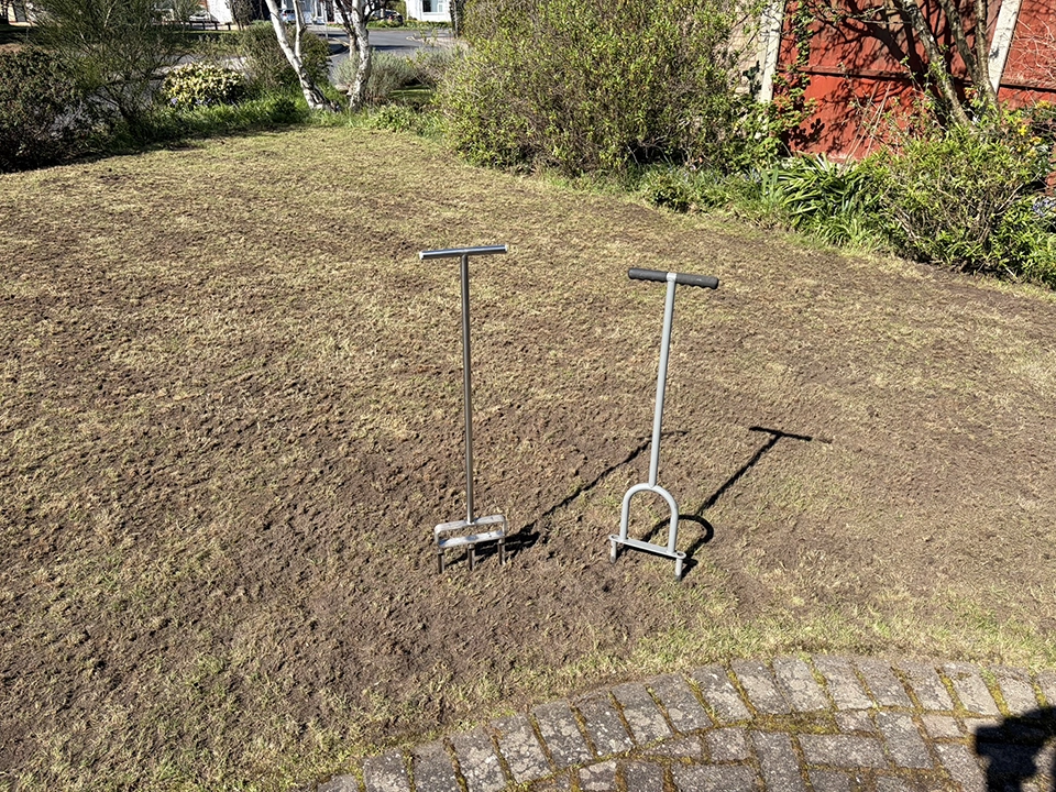 Best Manual Lawn Aerator UK (2026 Buyer’s Guide) - Formby Gardener