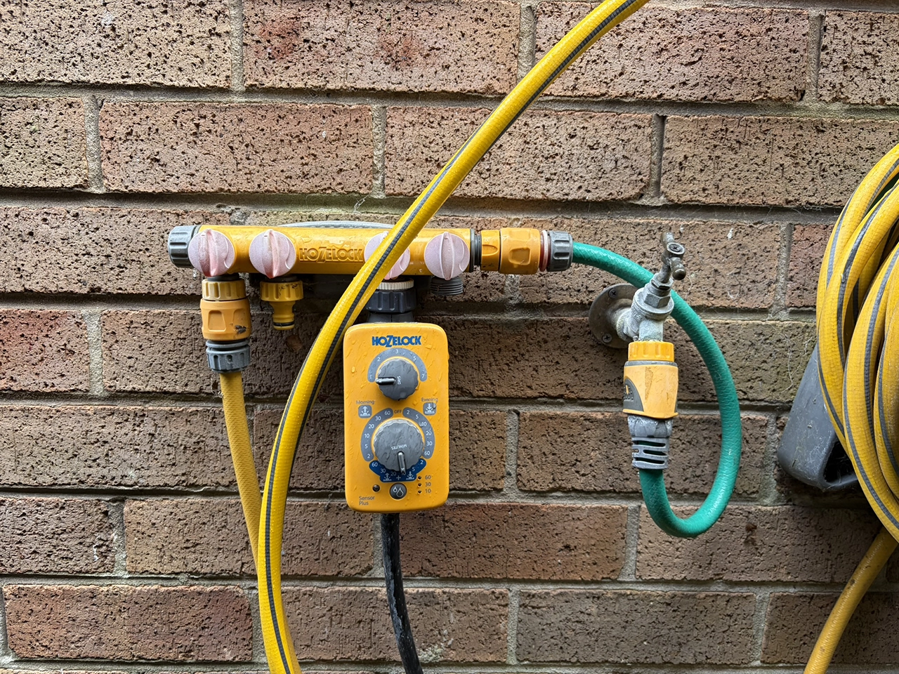 Best Sprinkler Timer UK (2026 Buyer’s Guide) - Formby Gardener